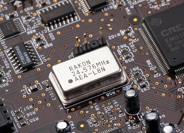 Active crystal oscillator selection and EMC design - Dyethin Active crystal oscillator selection and EMC design - Dyethin